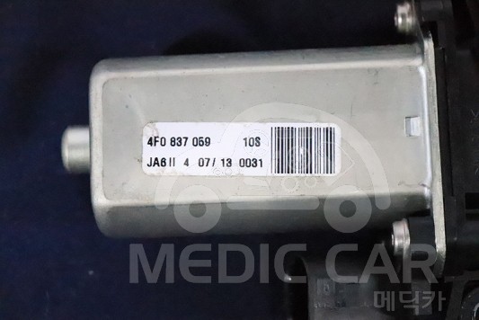 아우디 A8 D4 클로즈 어시스트 모터 운전석 4F0837059 > A8[3세대][D4,4H][09~17] | 수입차중고부품 ...