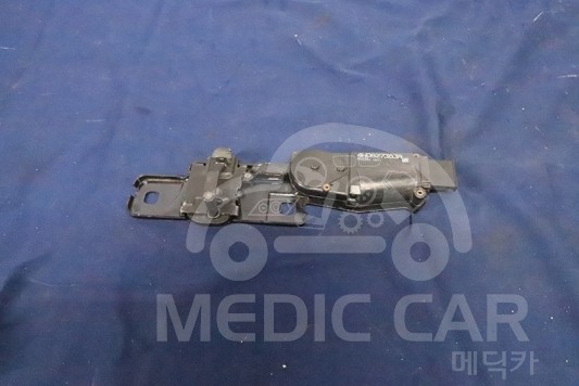 아우디 A8 D4 트렁크리드락 스트라이커 4H0827383A > A8[3세대][D4,4H][09~17] | 수입차중고부품 자동차 ...